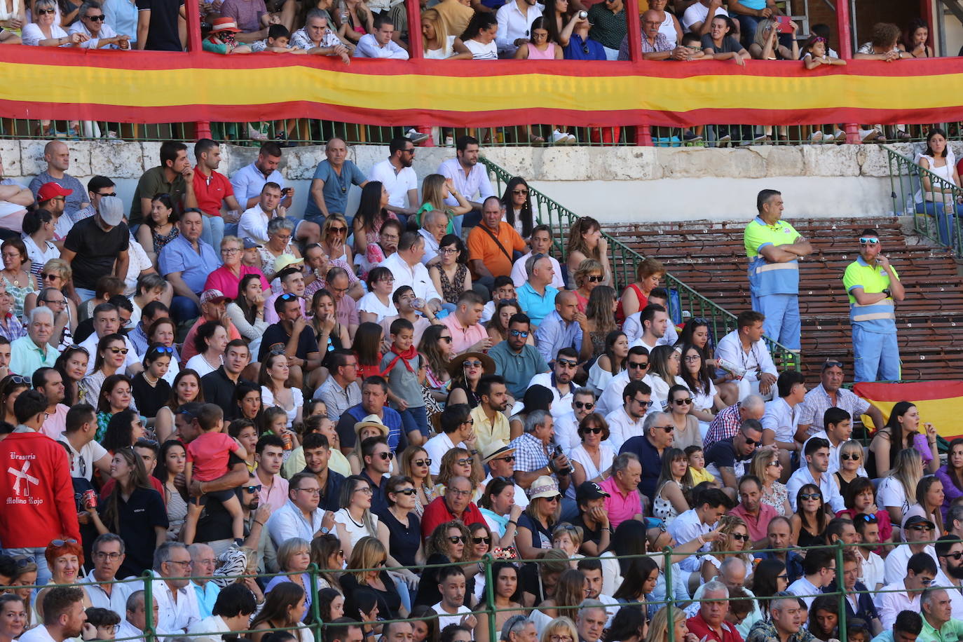 Fotos: Búscate en las gradas de la plaza de toros de Valladolid (1/3 ...